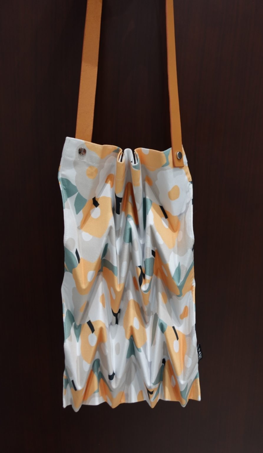 【穿搭】PAVI STUDIO折疊肩背包，好輕好收大容量的時尚單肩包，出門旅遊必備(無敵好裝) - 原來是美花