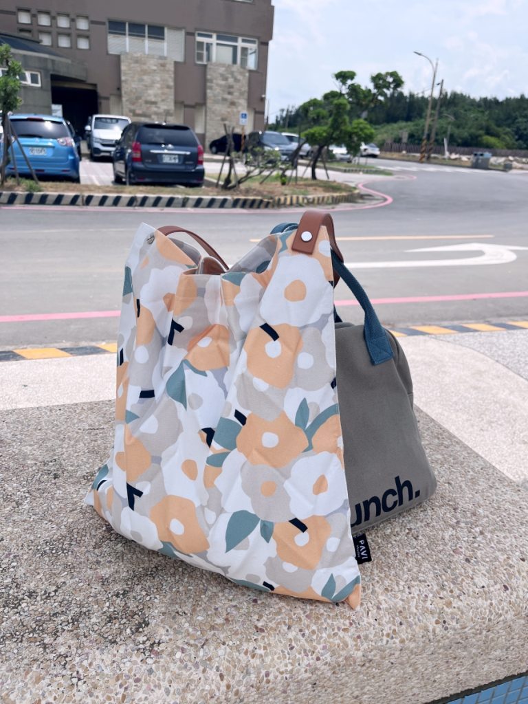 【穿搭】PAVI STUDIO折疊肩背包，好輕好收大容量的時尚單肩包，出門旅遊必備(無敵好裝) - 原來是美花